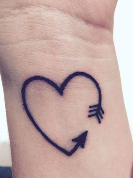 Heart Tattoos on Wrist: 40+ Tiny Hearts on Wrists for Girls