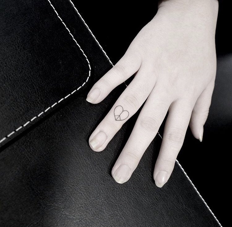 Small Heart Tattoos: 20+ Beautiful Heart Tattoo Designs That Every Girl ...
