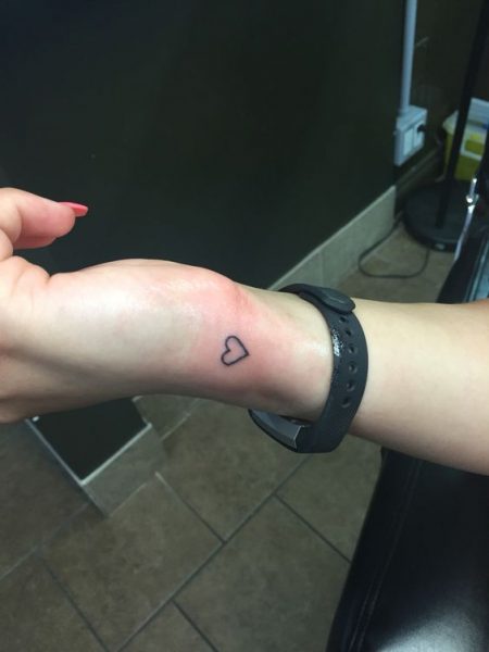 Heart Tattoos on Wrist: 40+ Tiny Hearts on Wrists for Girls