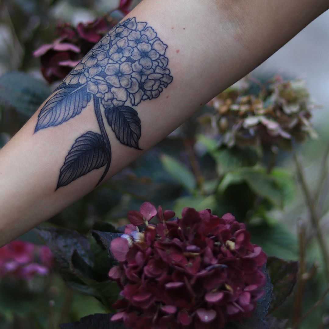 Hydrangea tattoo: 60+ beautiful ideas and their meanings