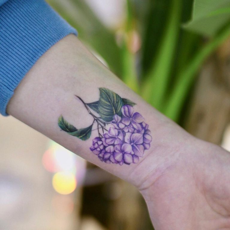 Hydrangea tattoo: 60+ beautiful ideas and their meanings