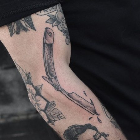 70 Sharp Straight Razor Tattoos Perfect For Barbers 🪒