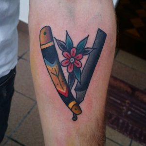 70 Sharp Straight Razor Tattoos Perfect For Barbers 🪒