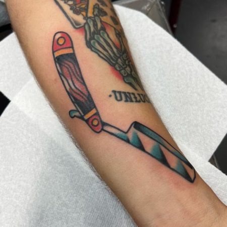 70 Sharp Straight Razor Tattoos Perfect For Barbers 🪒